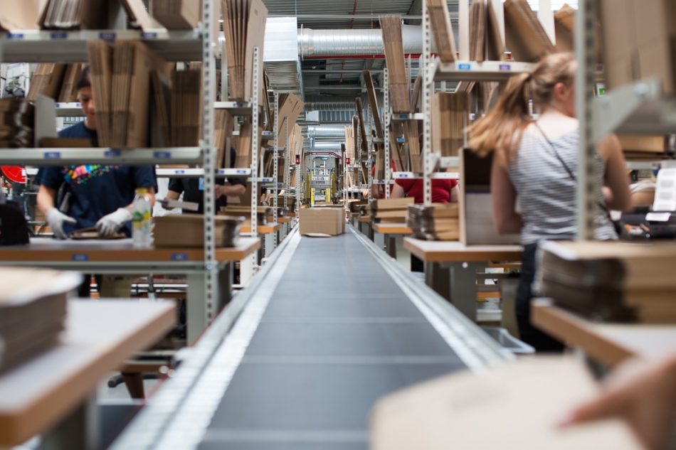 Visite guidée des entrepôts d'Amazon France